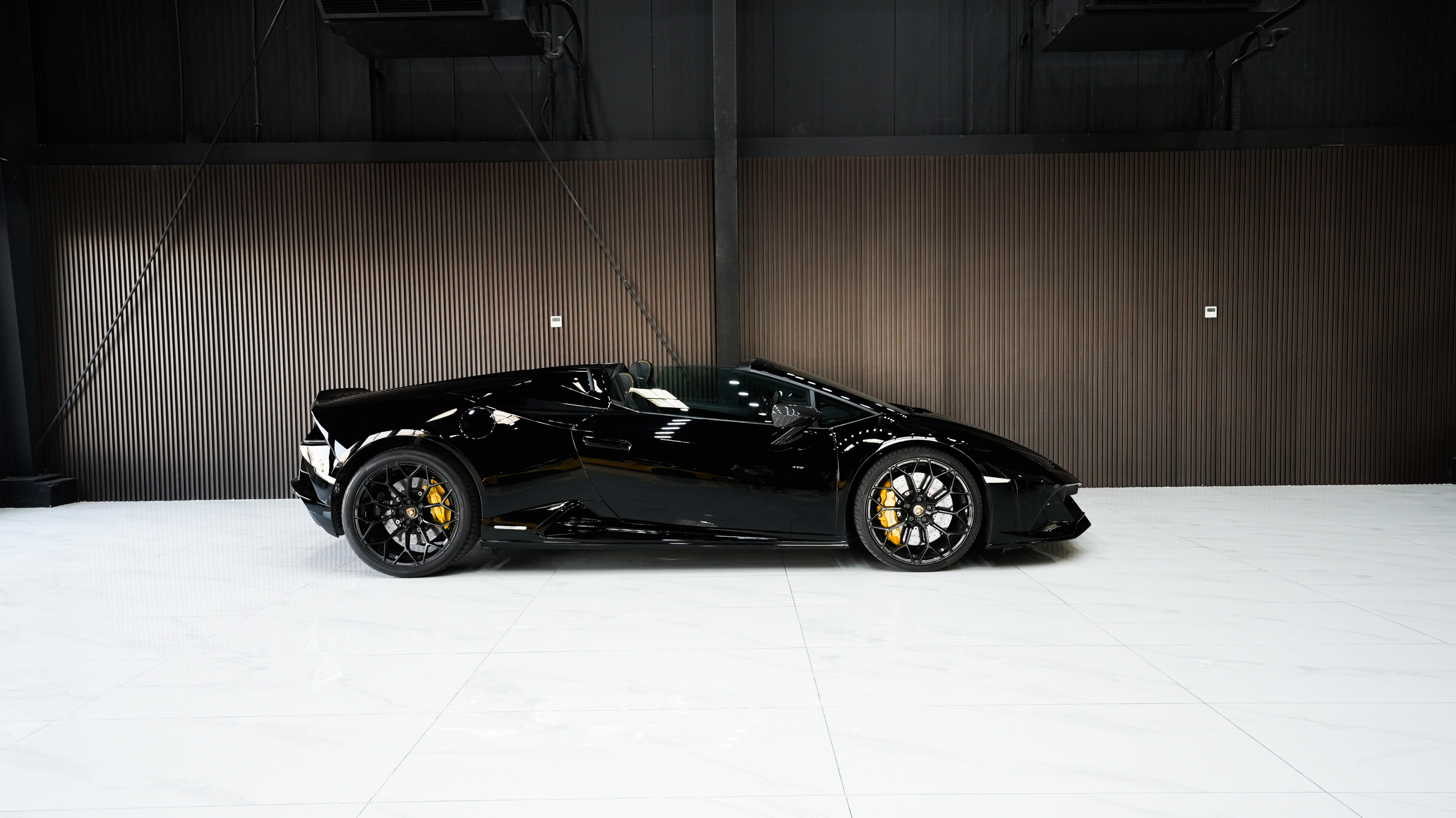 Rent LAMBORGHINI HURACAN Evo Spyder (Black) 2023 in Dubai | Rentop
