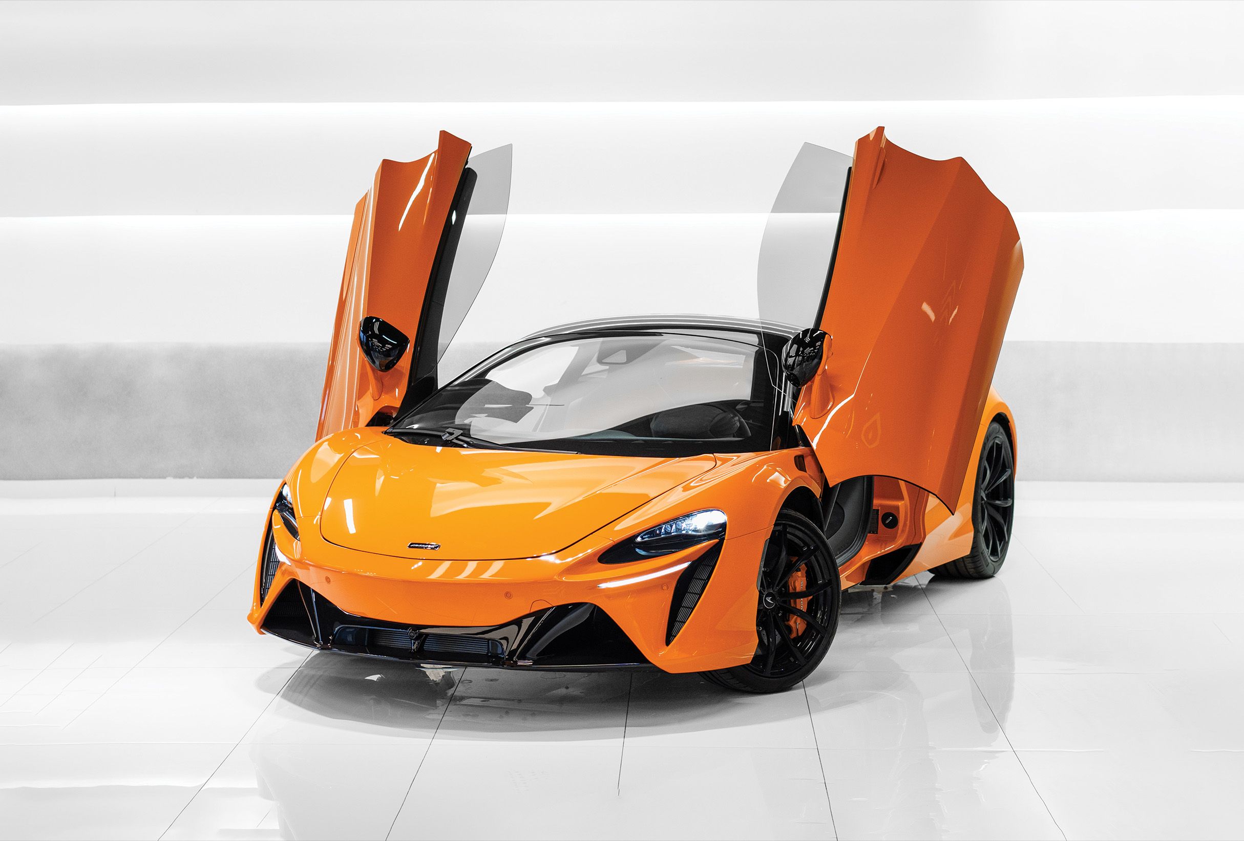 Rent Mc Larren Orange (yellow) 2024 in Dubai | 2036 | Rentop